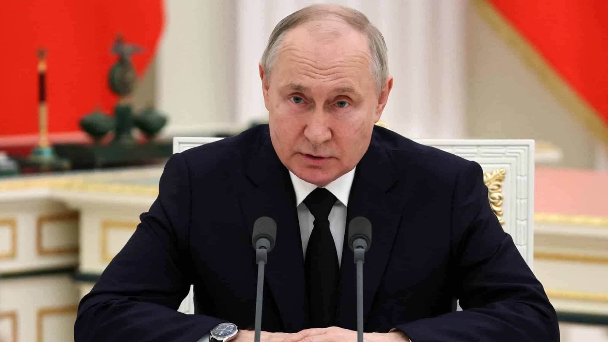 Vladimir Poutine signe la loi anti transgenre